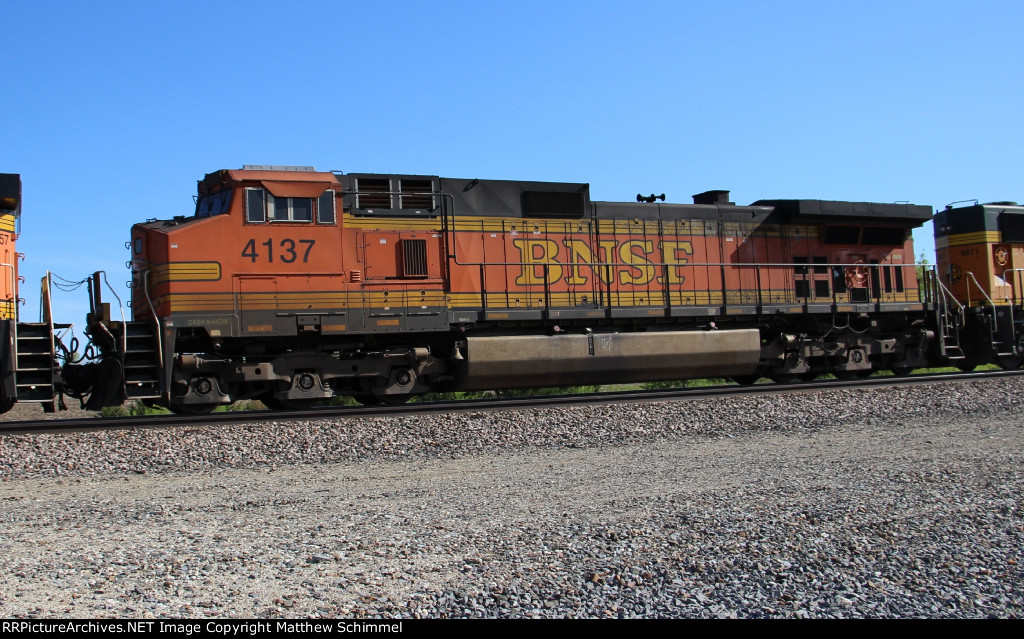 BNSF 4137